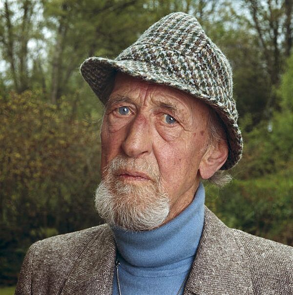 Fyfe Robertson - The Goon Show Depository